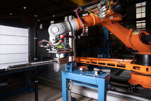 Turnkey system for a totally flexible and fully integrated machining ...