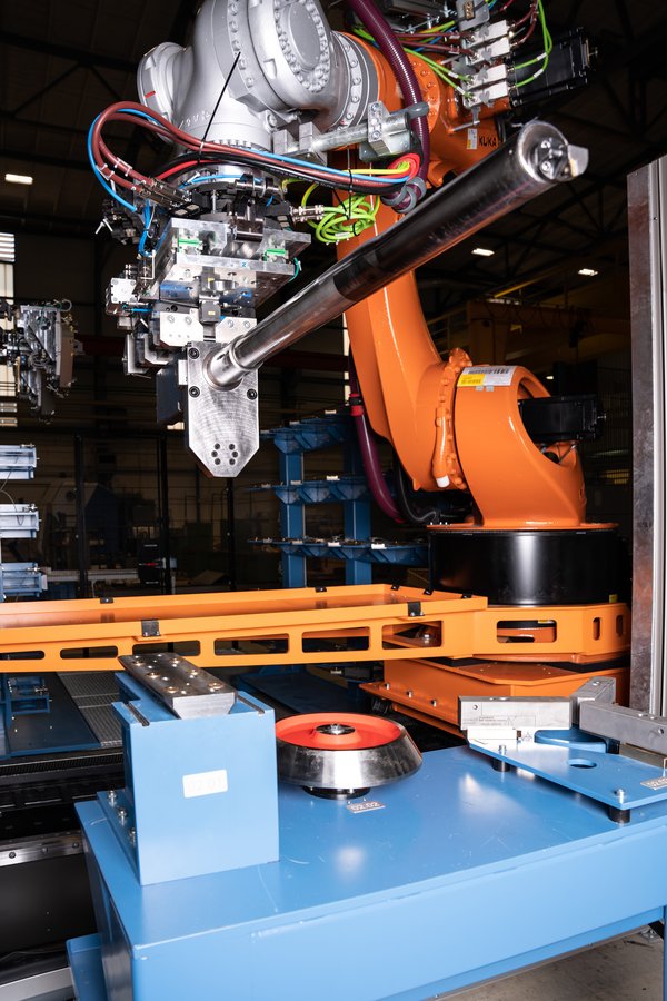 Turnkey system for a totally flexible and fully integrated machining ...