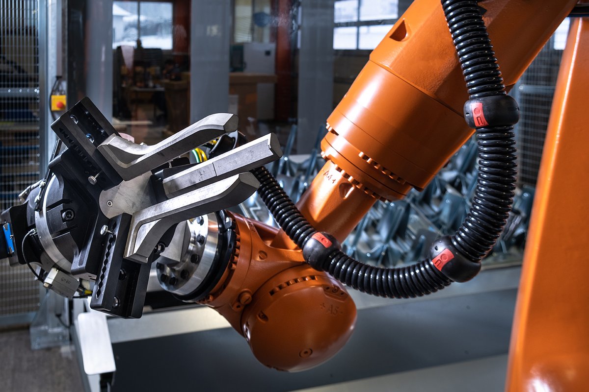 Turnkey system for a totally flexible and fully integrated machining ...