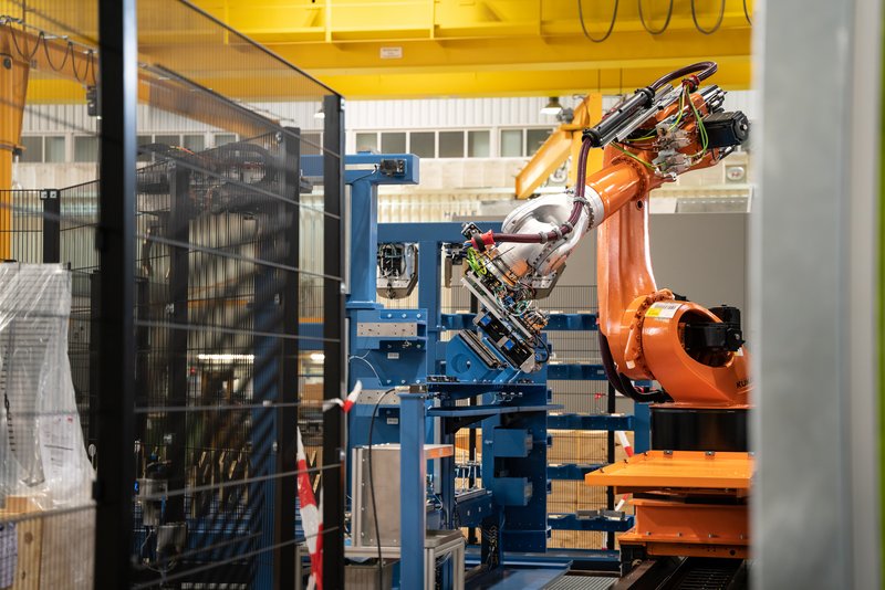 Turnkey system for a totally flexible and fully integrated machining ...